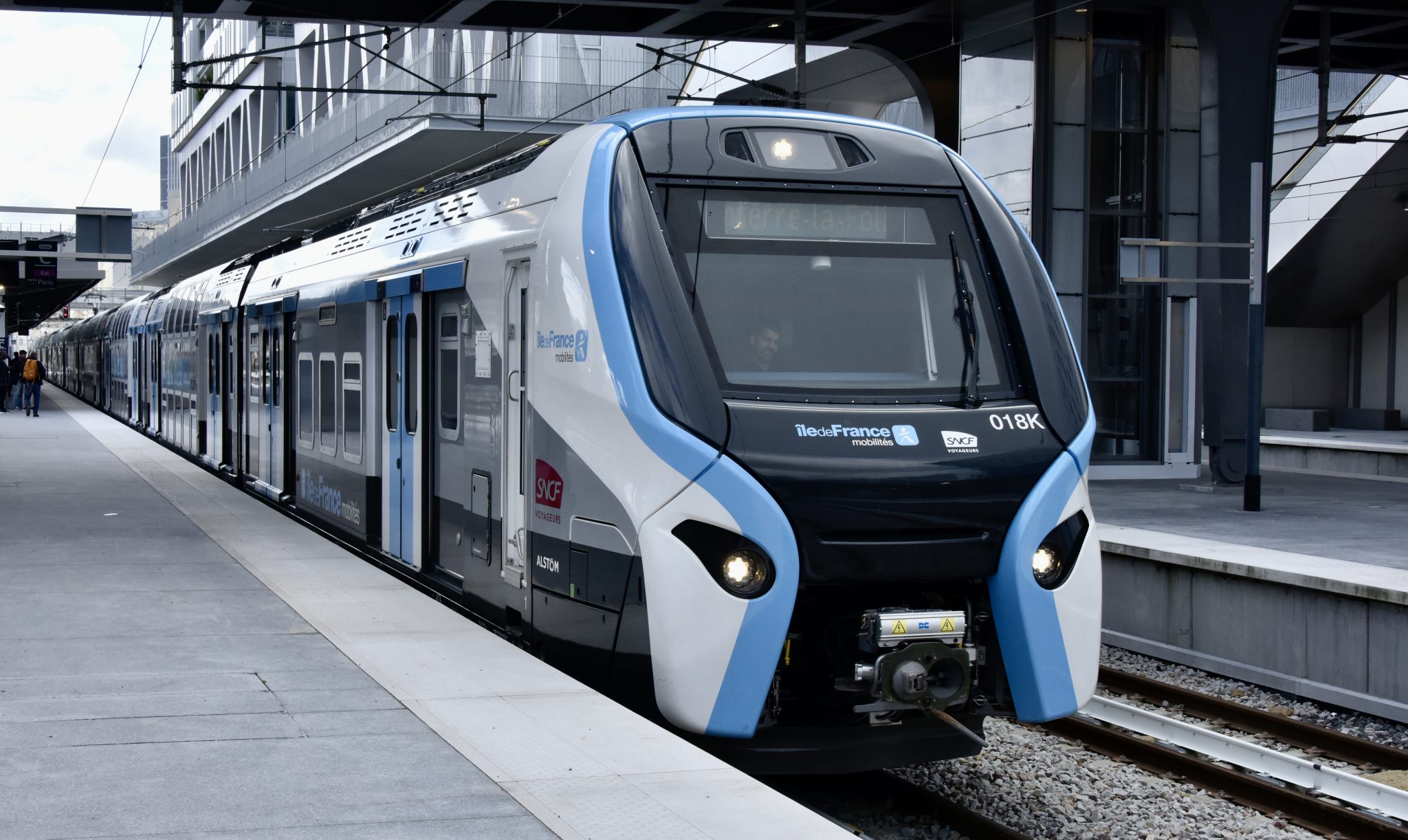 Le RER E en service de Paris à Nanterre-la-Folie - Ville, Rail et ...